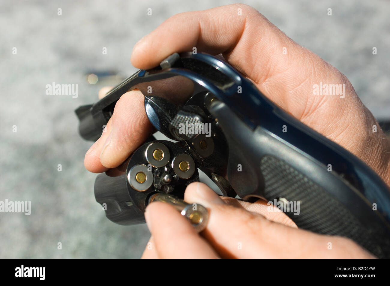 Man loading gun hi-res stock photography and images - Alamy