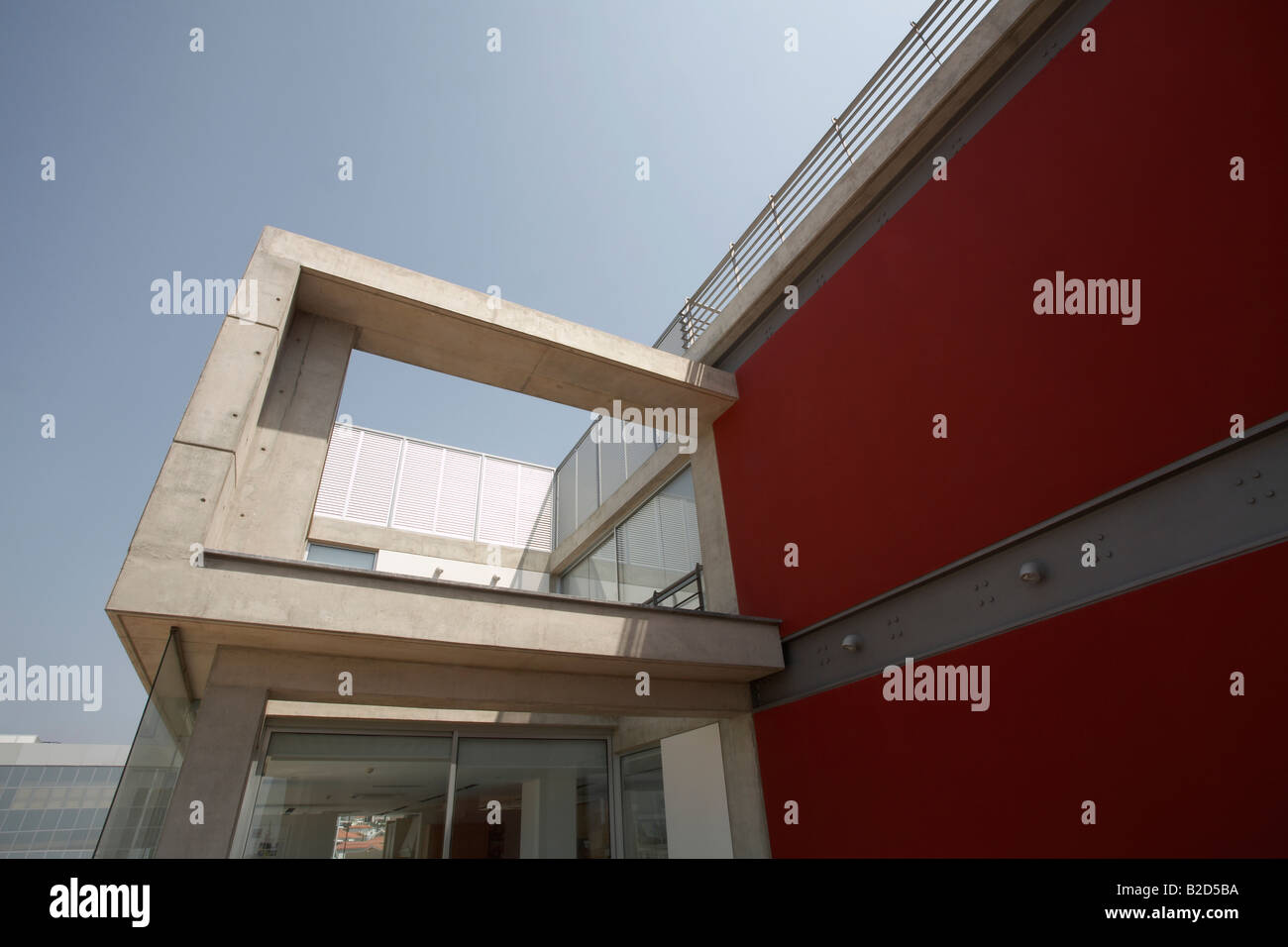 Modern store exterior hi-res stock photography and images - Alamy