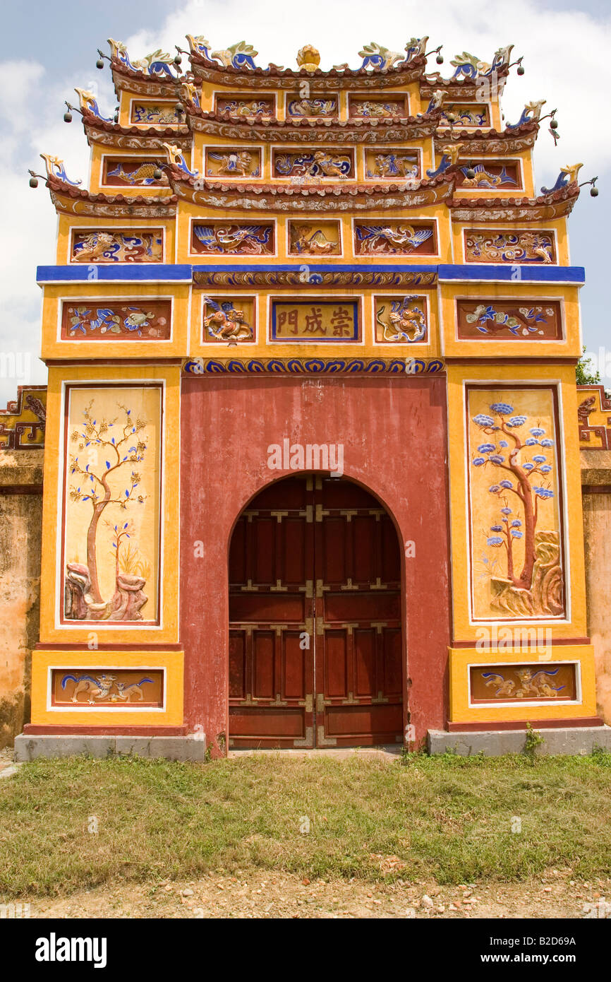 A gate leads to the Mieu Temple Complex in the Nguyen Imperial Palace ...