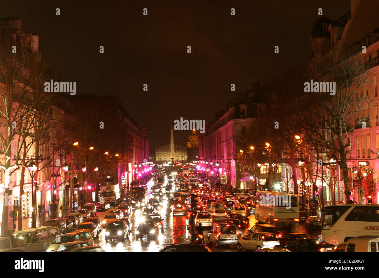 A night view of the streets of Paris on a cold December evening Stock ...