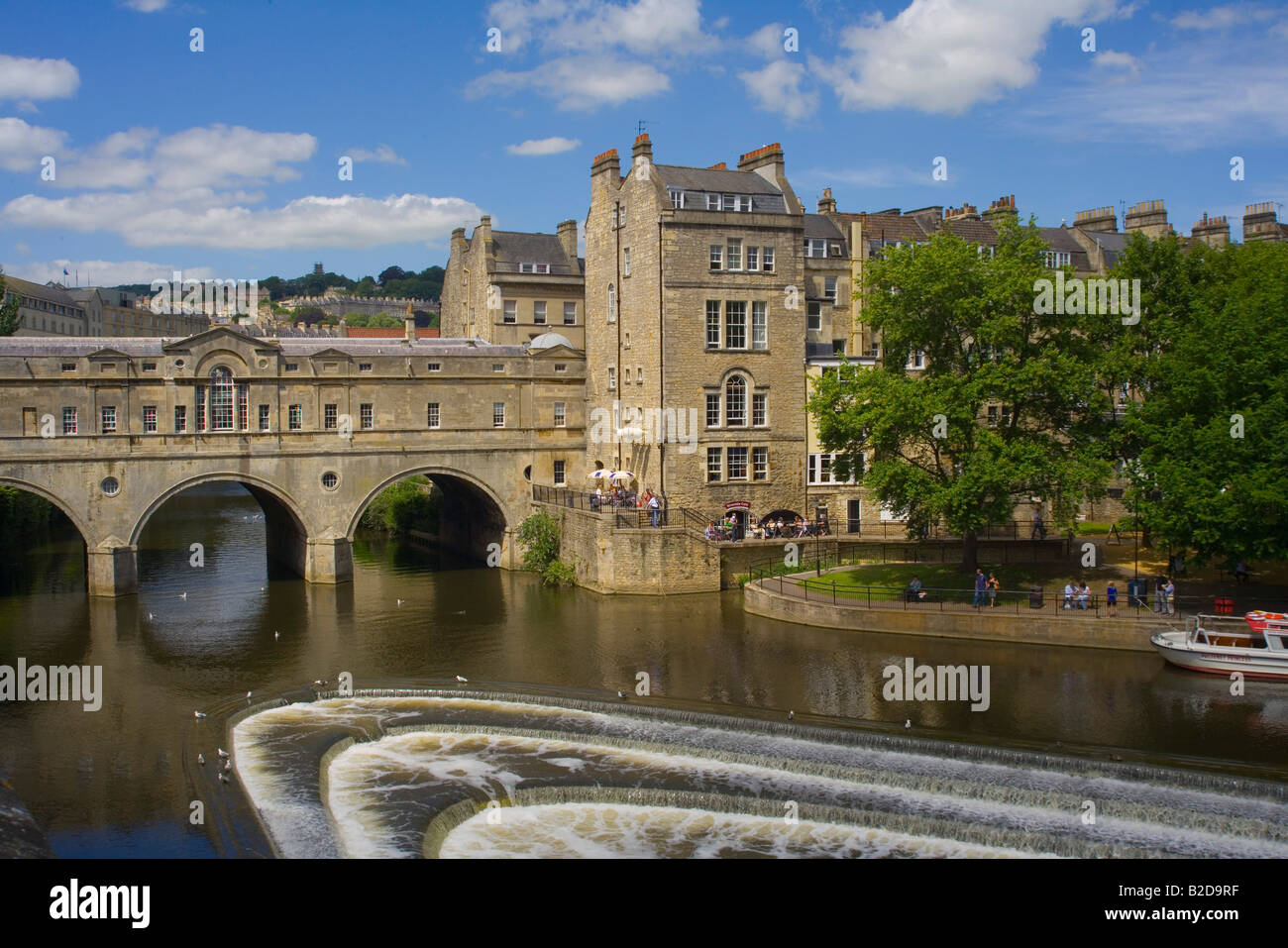 Pulteney Bridge and weir on the River Avon UK - England, Avon Stock ...