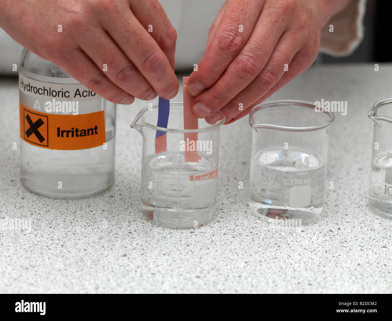 Litmus paper hi-res stock photography and images - Alamy