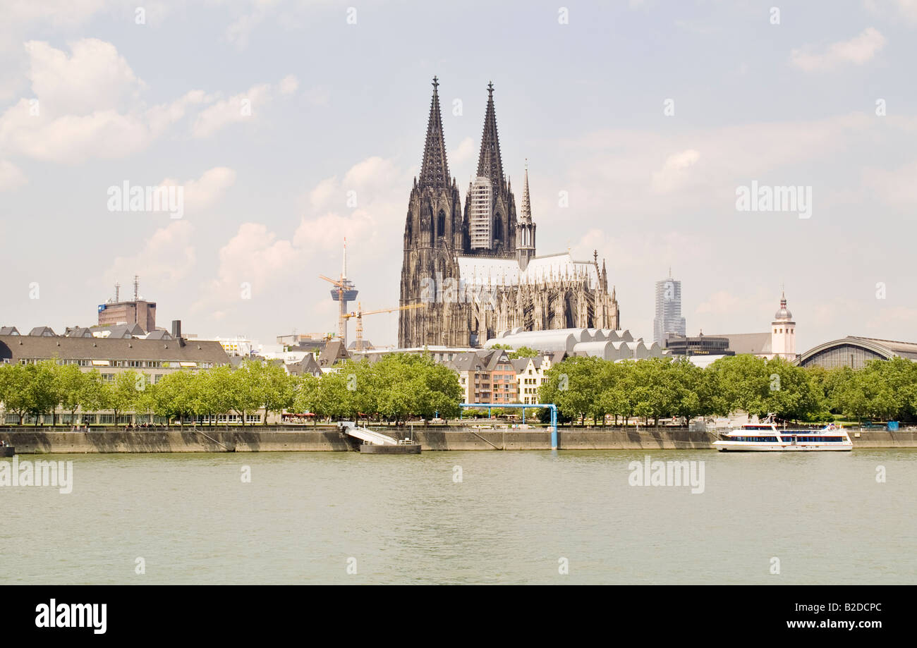 Cologne urban skyline hi-res stock photography and images - Alamy