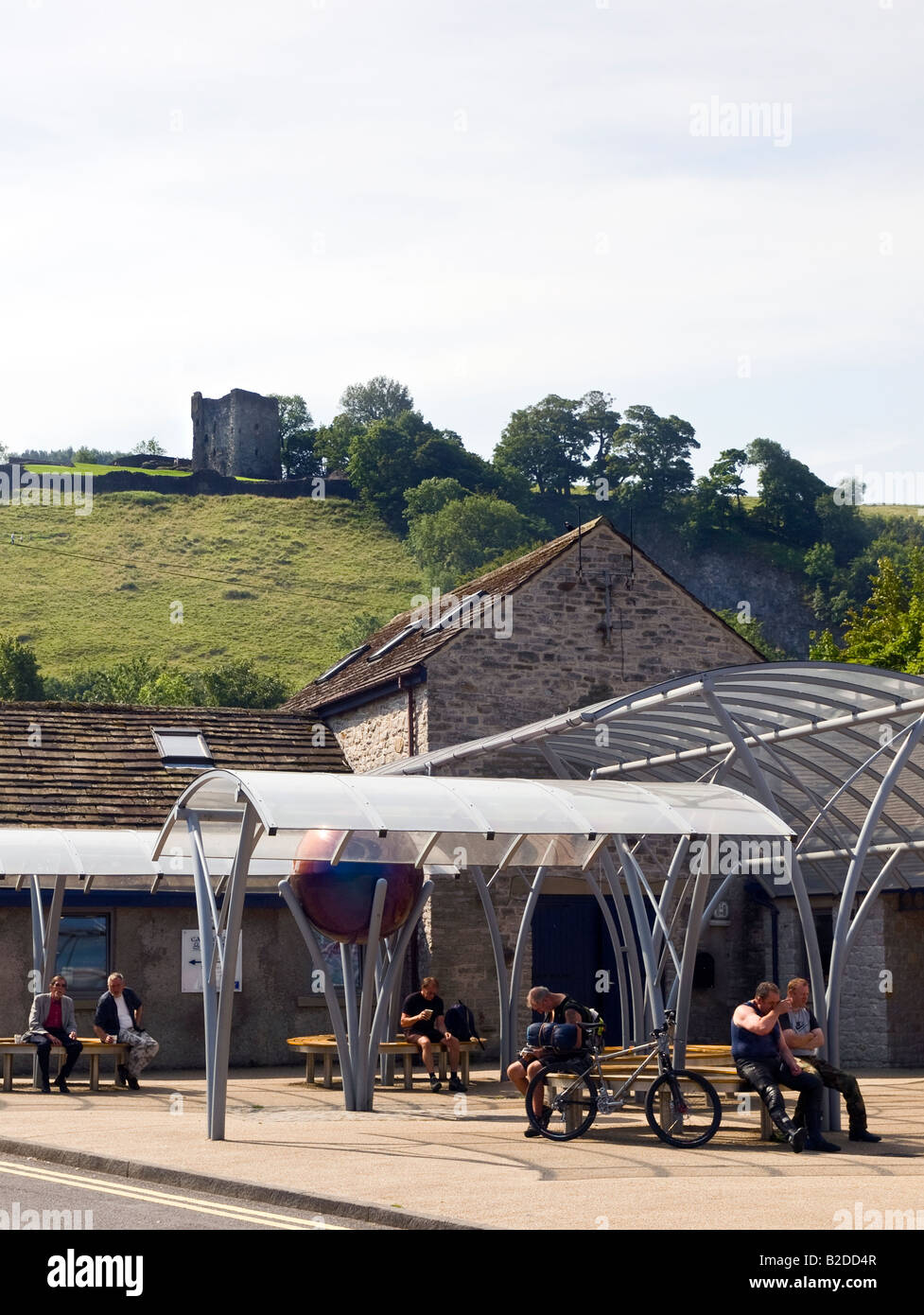 Castleton Tourism Centre and Peveril Castle Stock Photo - Alamy