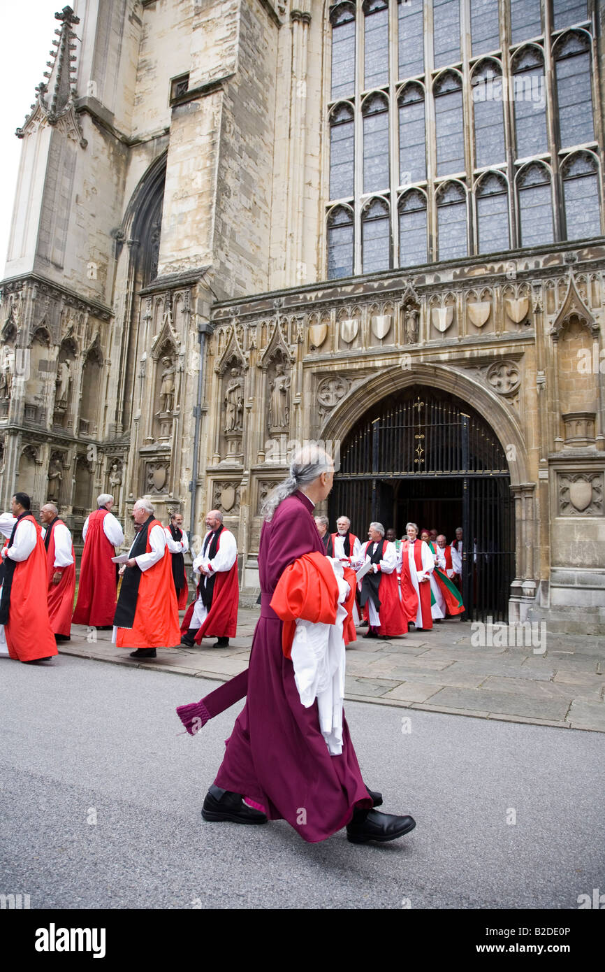 Bishops from the Anglican Communion process from Canterbury Cathedral ...