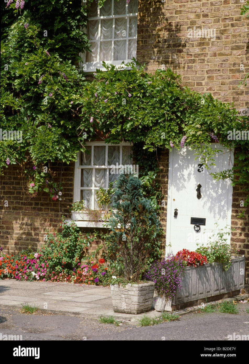 Exterior exteriors of small terraced houses hi-res stock photography ...