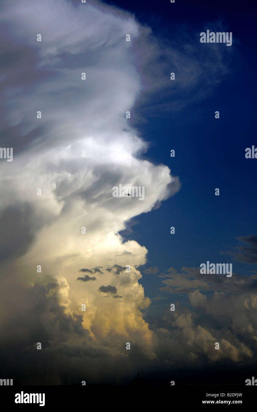 Supercell storm cloud cumulonimbus hi-res stock photography and images ...