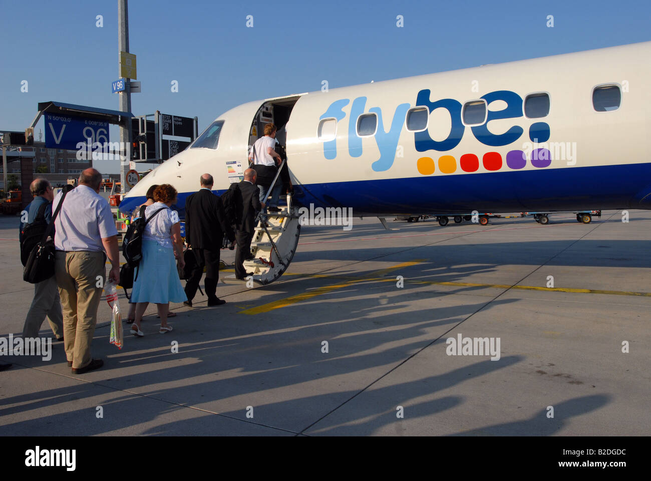 passengers on the steps of a plane Stock Photo - Alamy