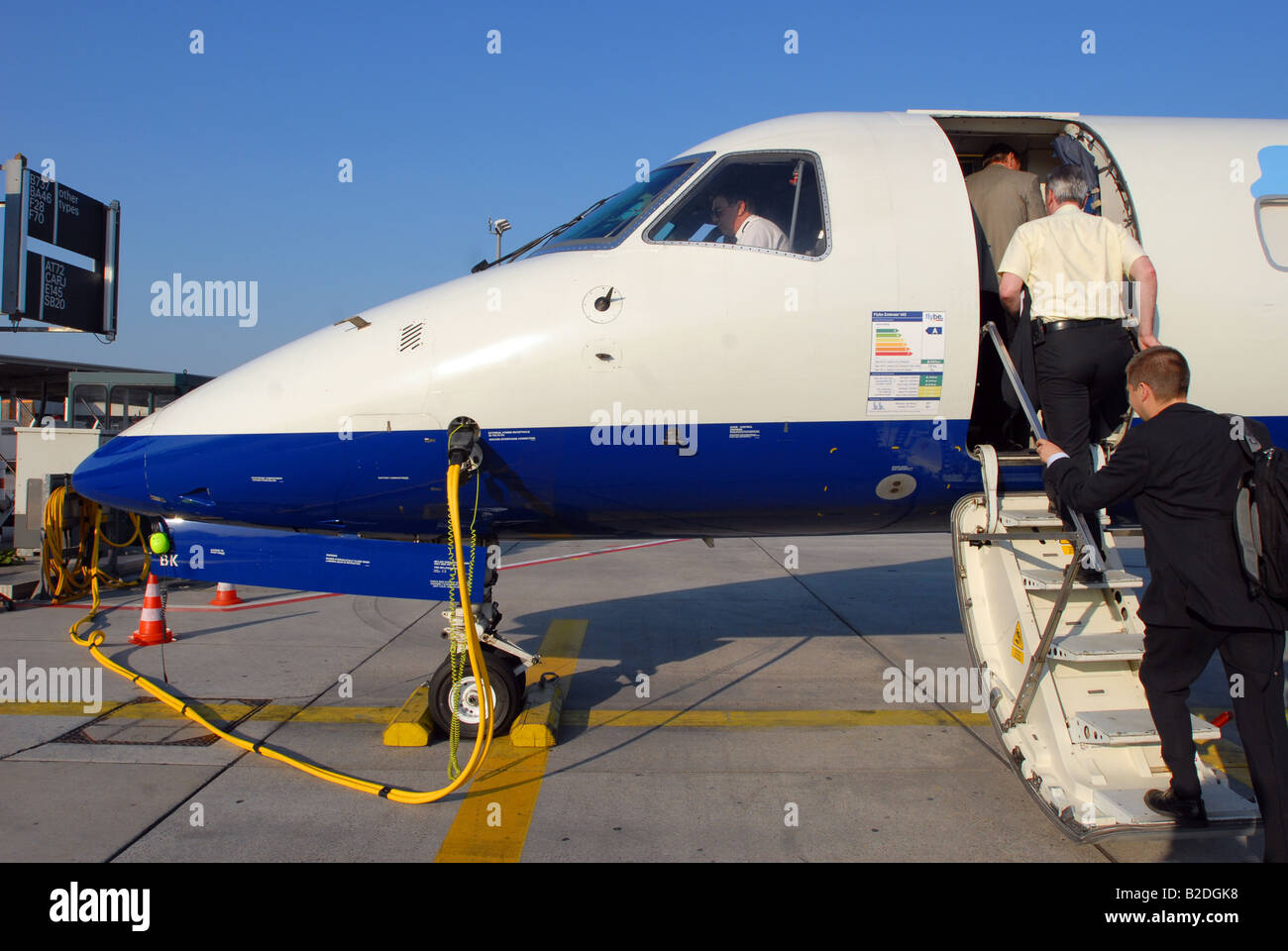 passengers on the steps of a plane Stock Photo - Alamy
