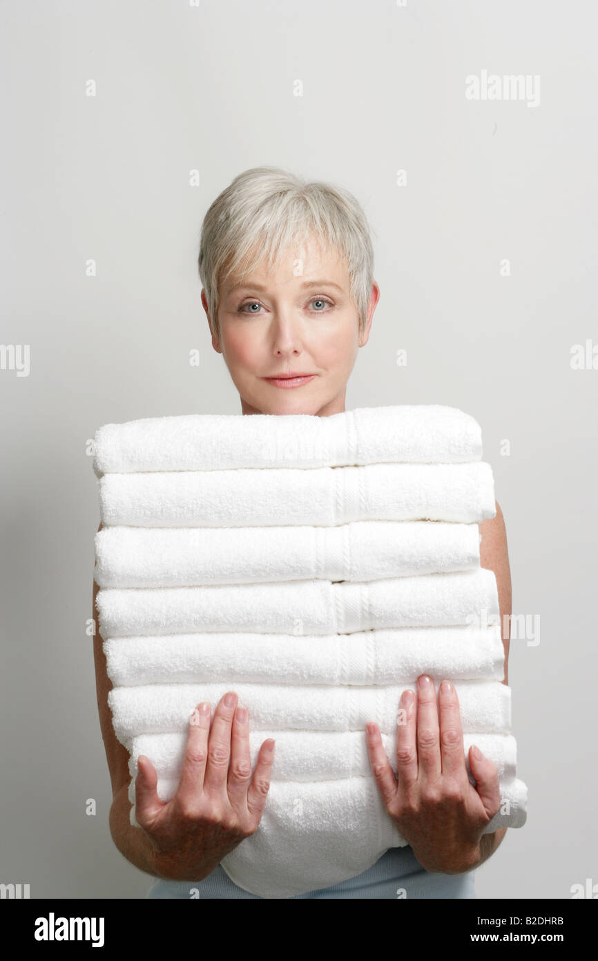 Holding towels hi-res stock photography and images - Alamy