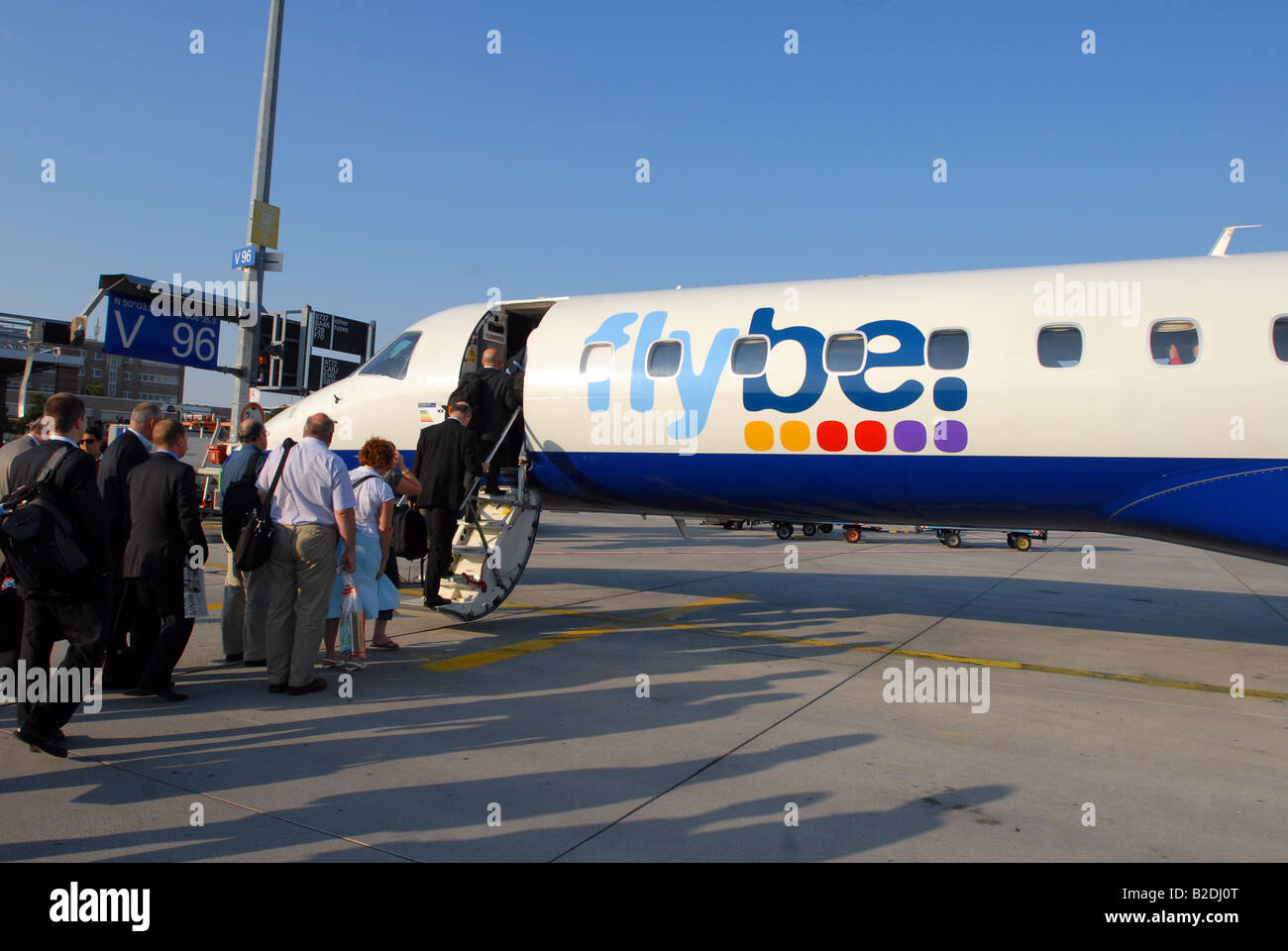 passengers on the steps of a plane Stock Photo - Alamy