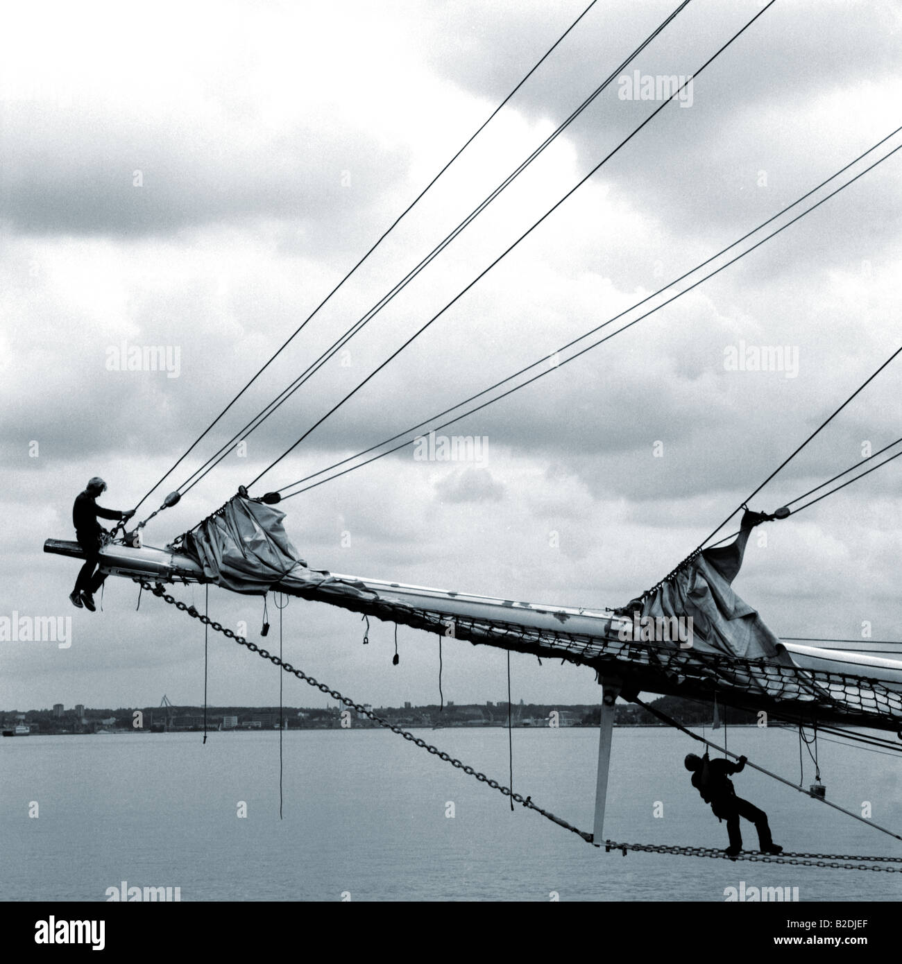 Sailing lines hi-res stock photography and images - Alamy