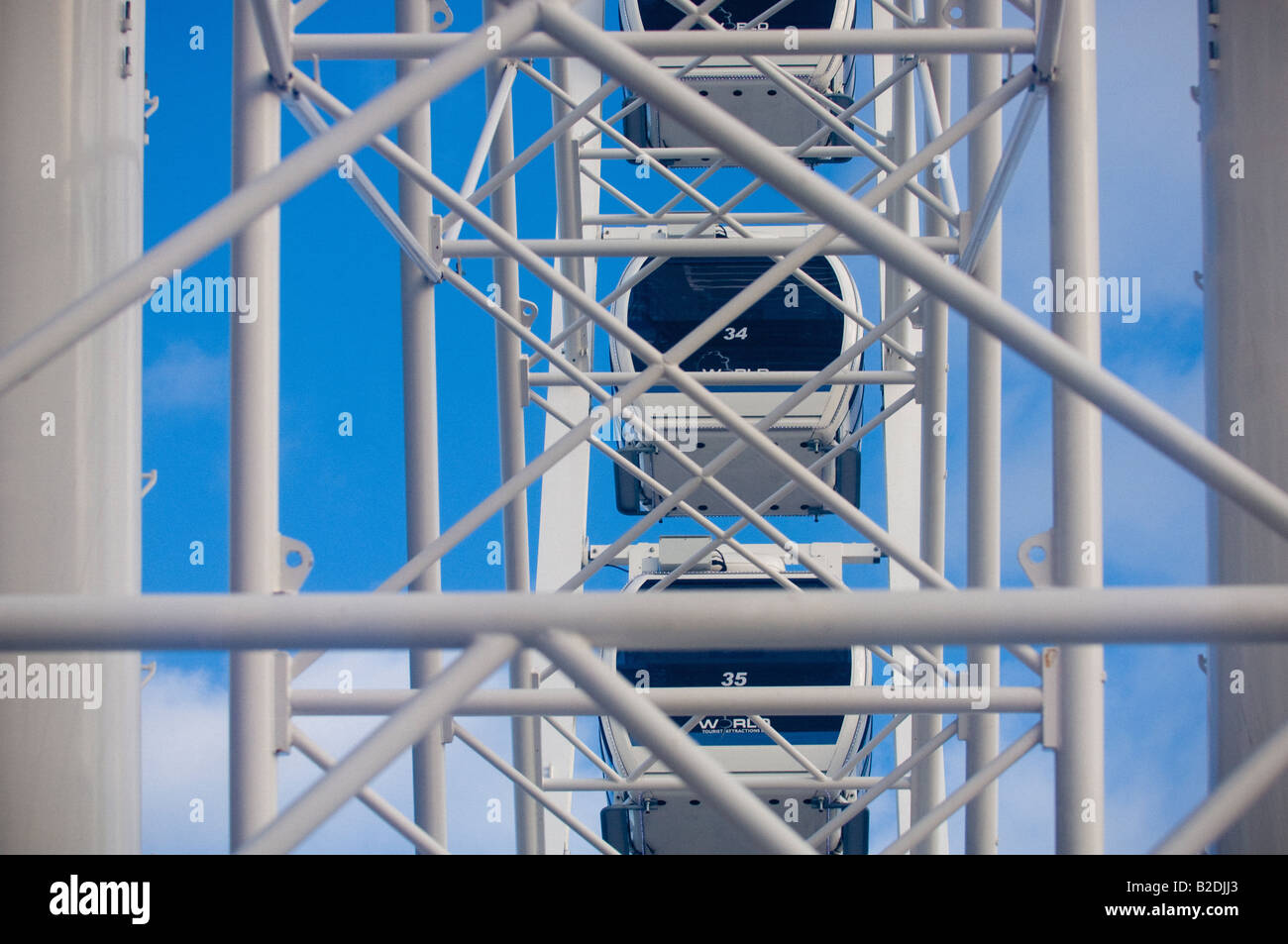Pods on ferris wheel hi-res stock photography and images - Alamy