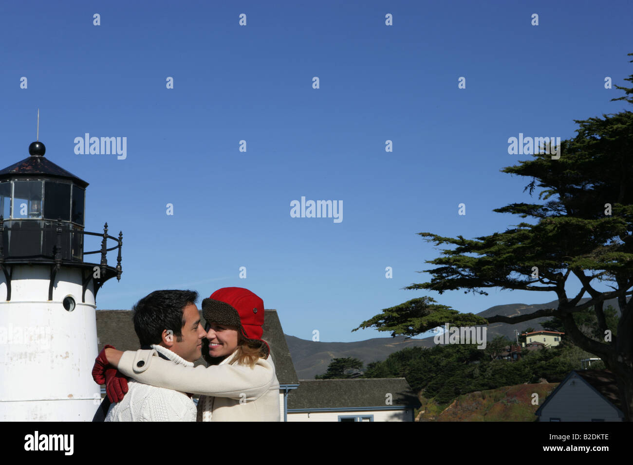 Young affectionate couple at lighthouse Stock Photo - Alamy