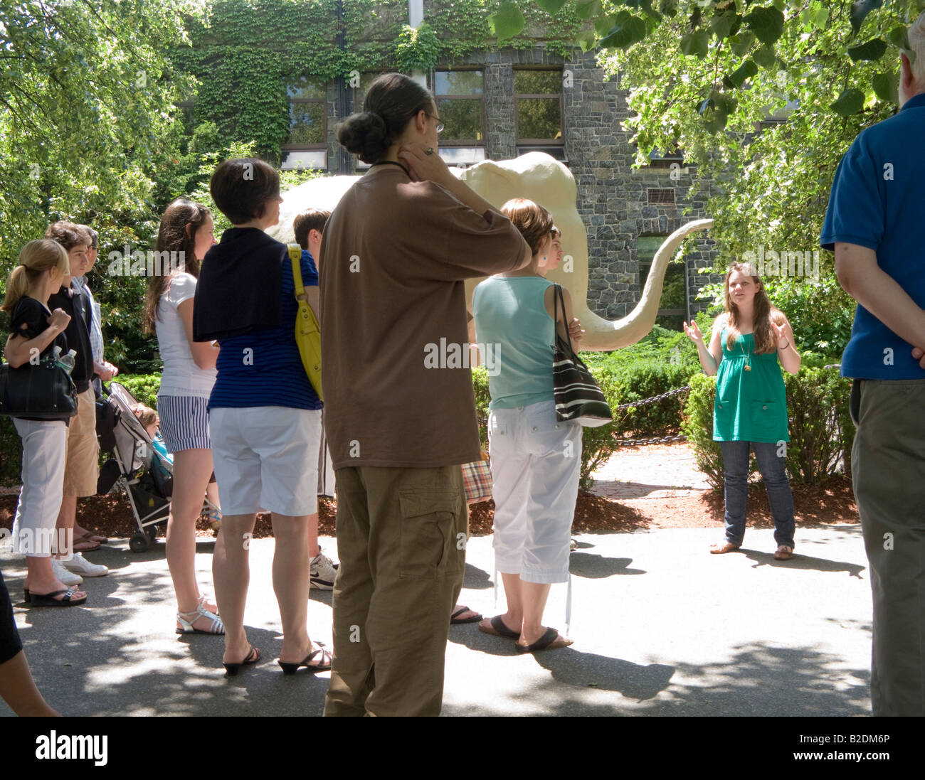 parents and prospective students on student-led admissions office tour ...