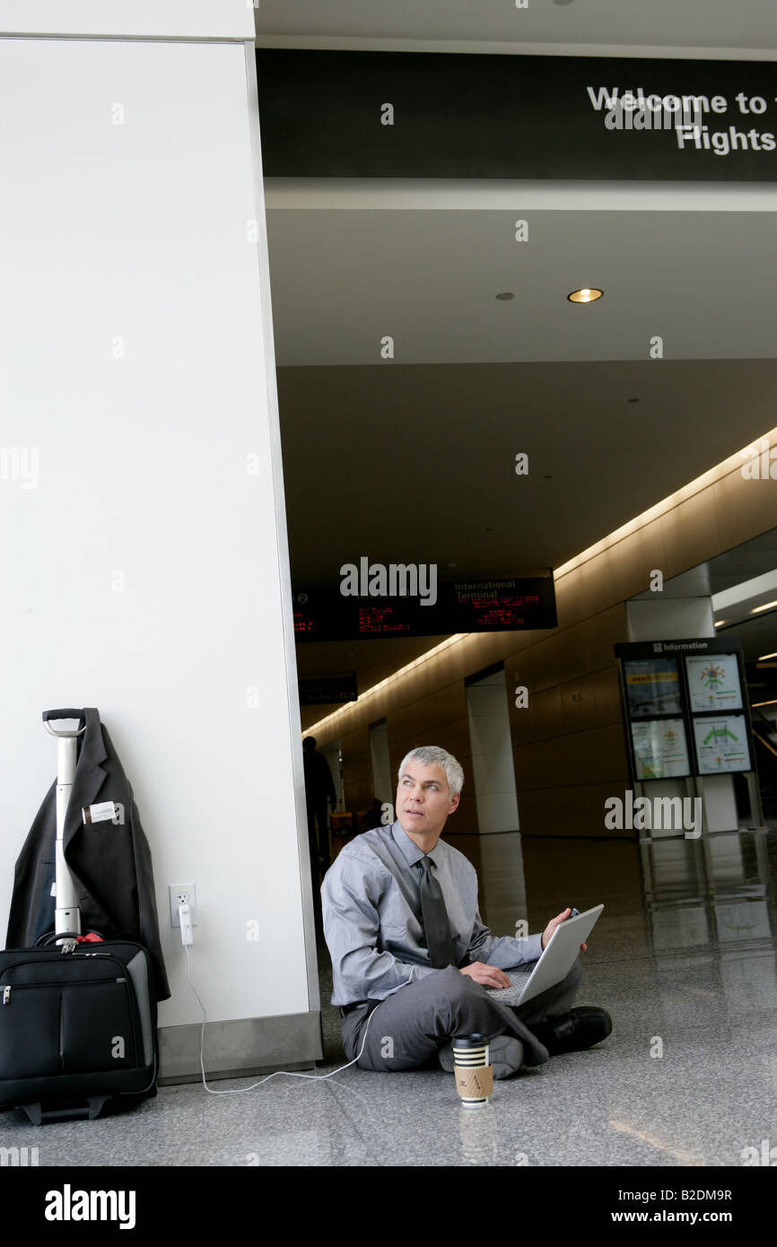 Airport computer charging hi-res stock photography and images - Alamy
