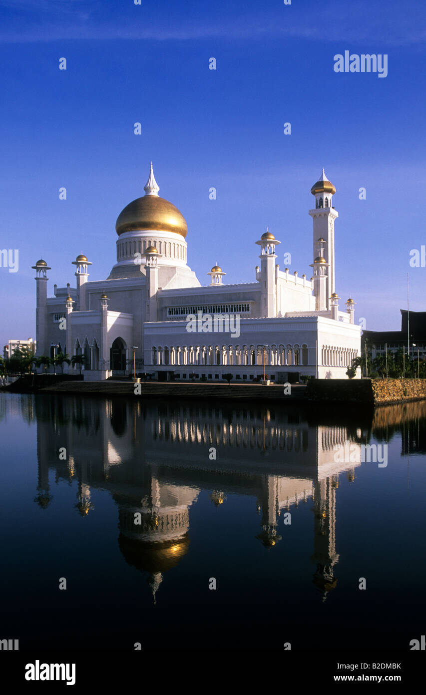 The Sultan Omar Ali Saifuddien Mosque, Bandar Seri Begawan, Negara ...