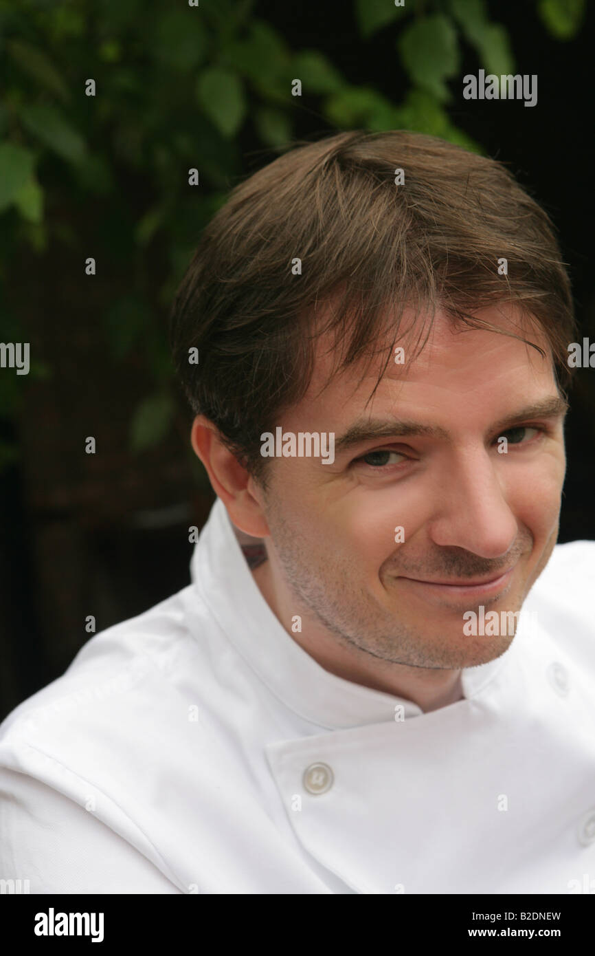 Chef outdoors hi-res stock photography and images - Alamy