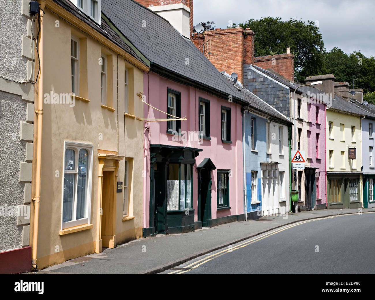 Row of terraced houses hi-res stock photography and images - Alamy
