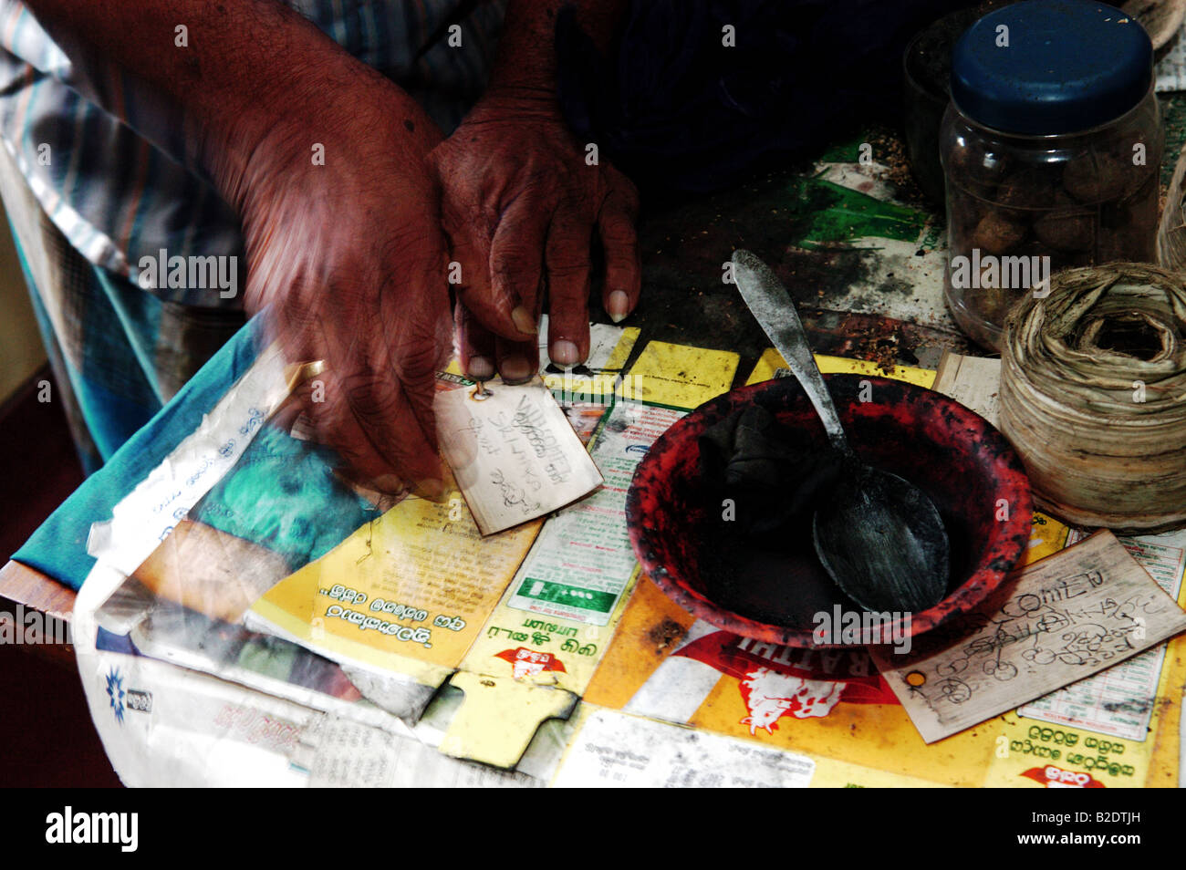 HANDCRAFTS MAN WRITING TRADITIONAL CALLIGRAPHY Stock Photo - Alamy