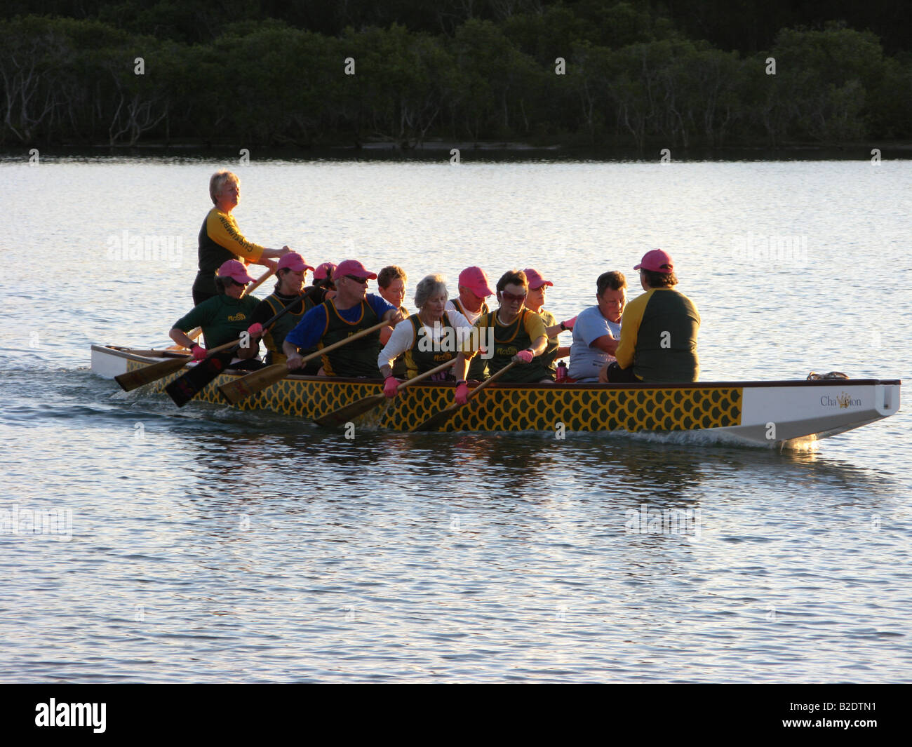 Women paddling dragon boat hi-res stock photography and images - Alamy