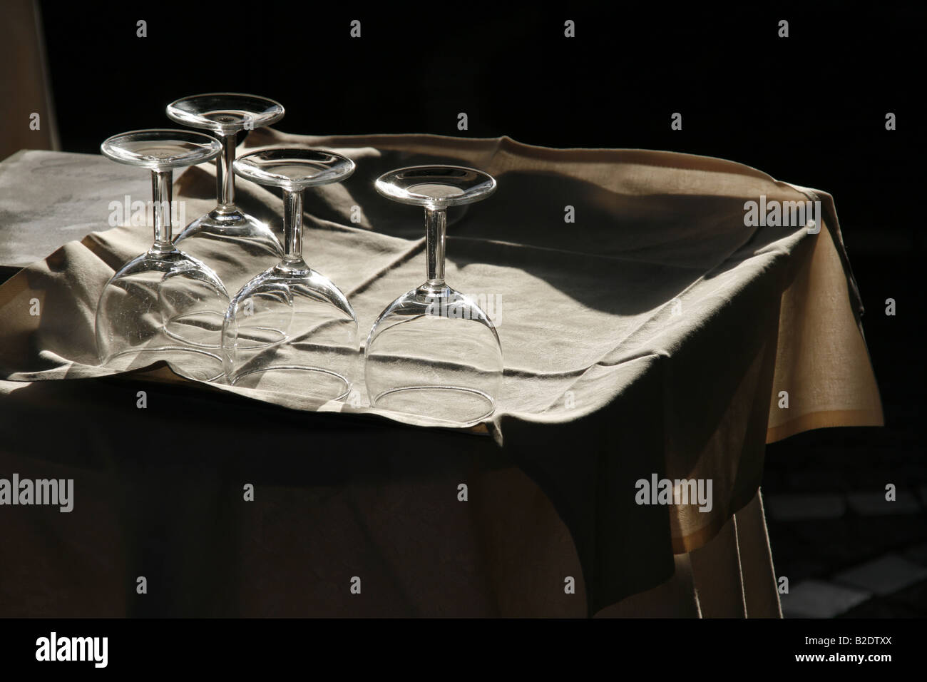 empty table setting in luxury restaurant Stock Photo - Alamy