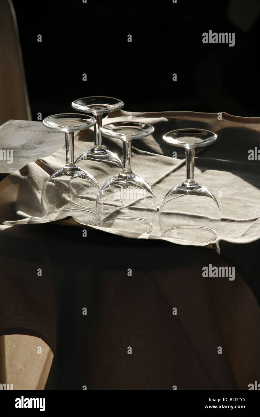 empty table setting in luxury restaurant Stock Photo - Alamy