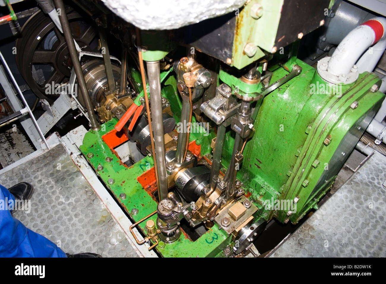 Crankshaft ship hi-res stock photography and images - Alamy