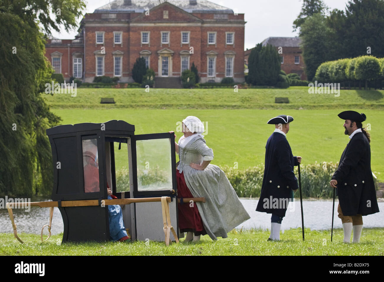 Litter Sedan Chair Chairmen Stock Photo - Alamy