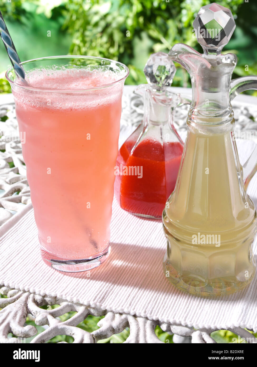 A glass of sparkling raspberry soda Stock Photo - Alamy