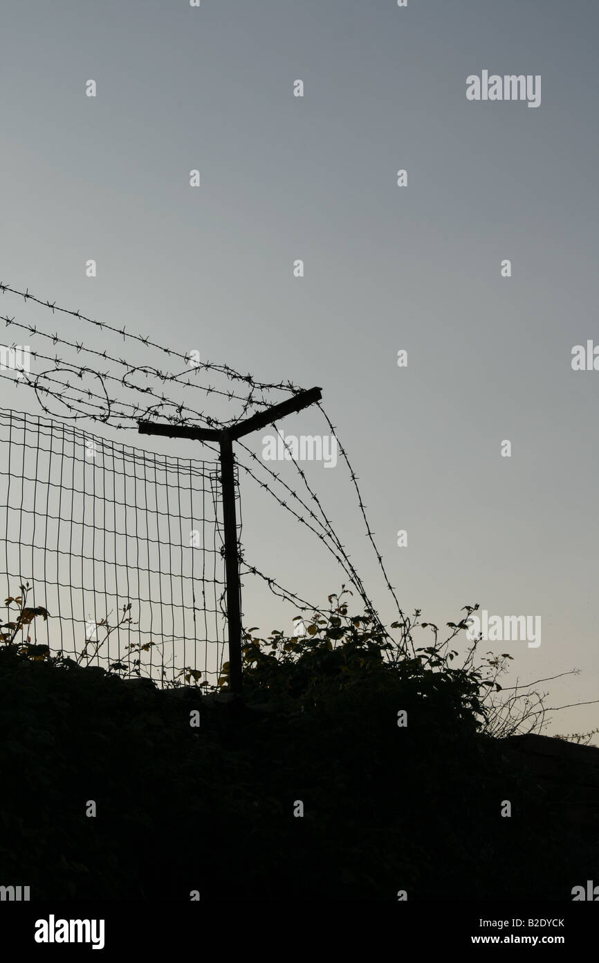 Gate barbed wire night hi-res stock photography and images - Alamy