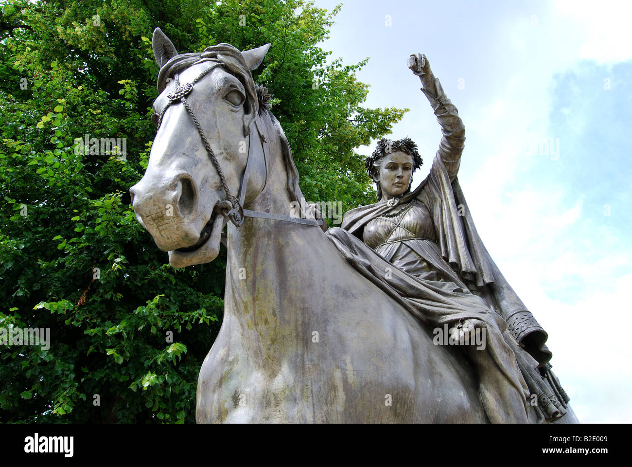 'Fine Lady upon a White Horse' statue, Banbury, Oxfordshire, England ...