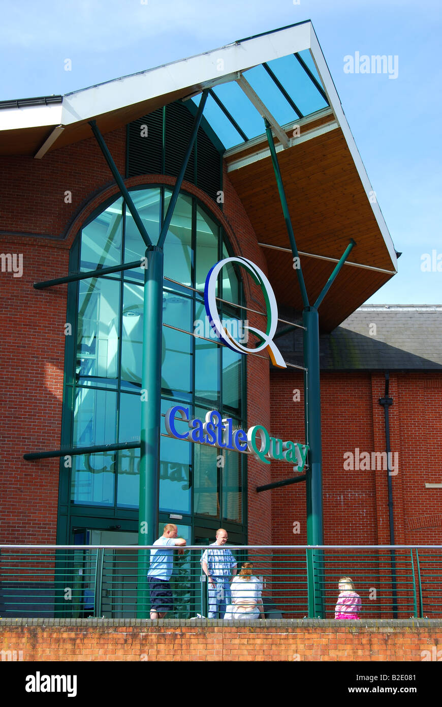 Banbury castle quay shopping centre hi-res stock photography and images ...