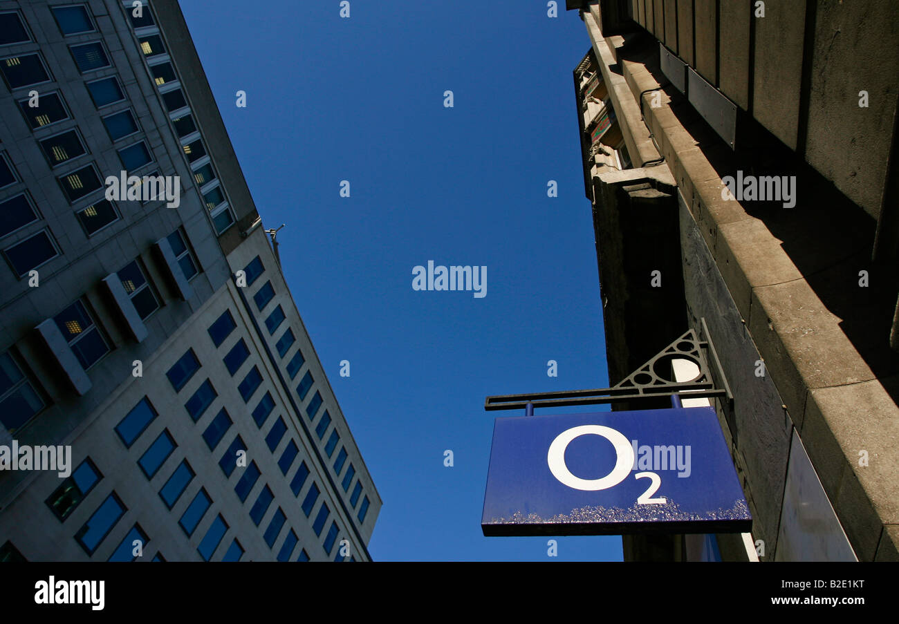 O2 shop england hi-res stock photography and images - Alamy