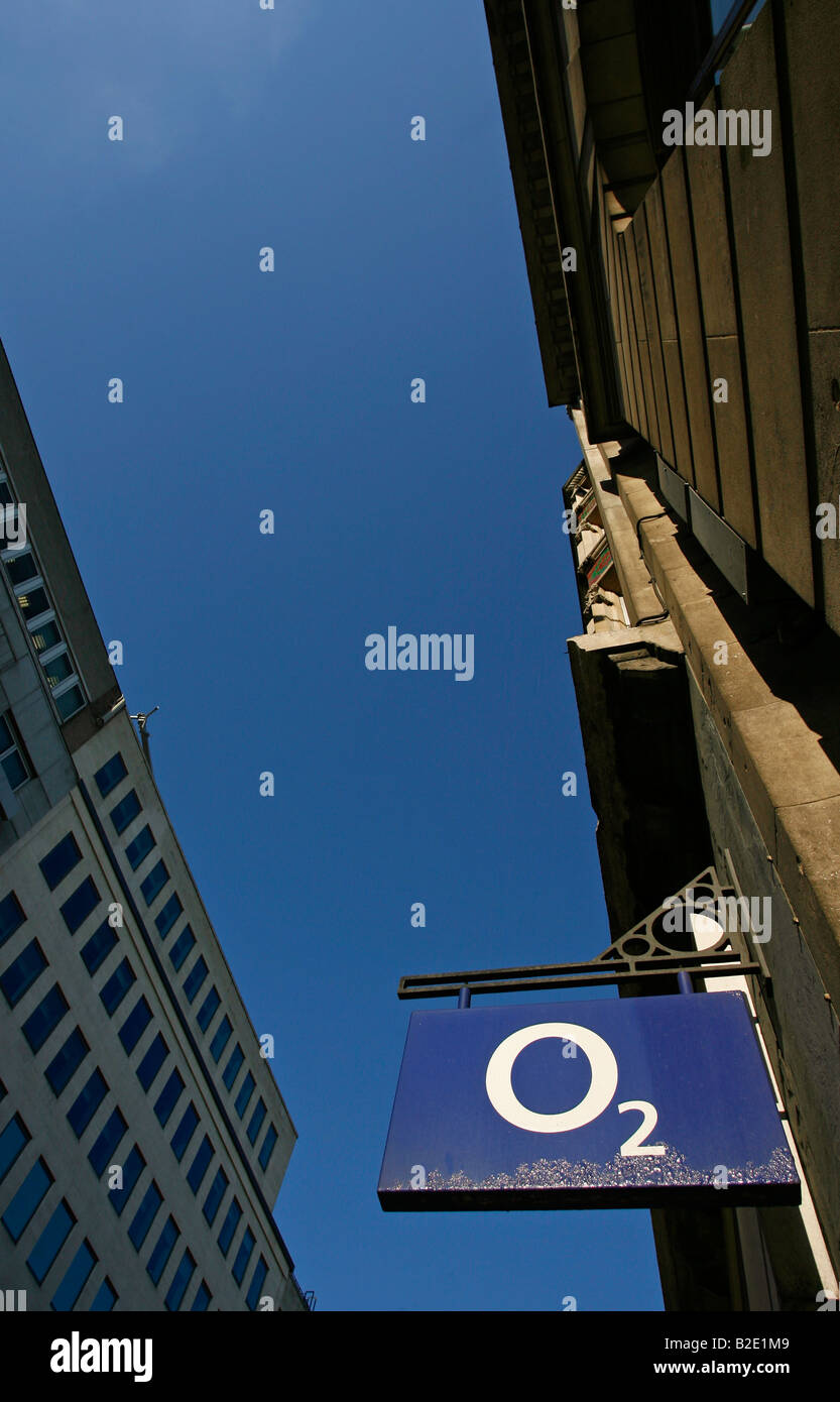 O2 shop england hi-res stock photography and images - Alamy