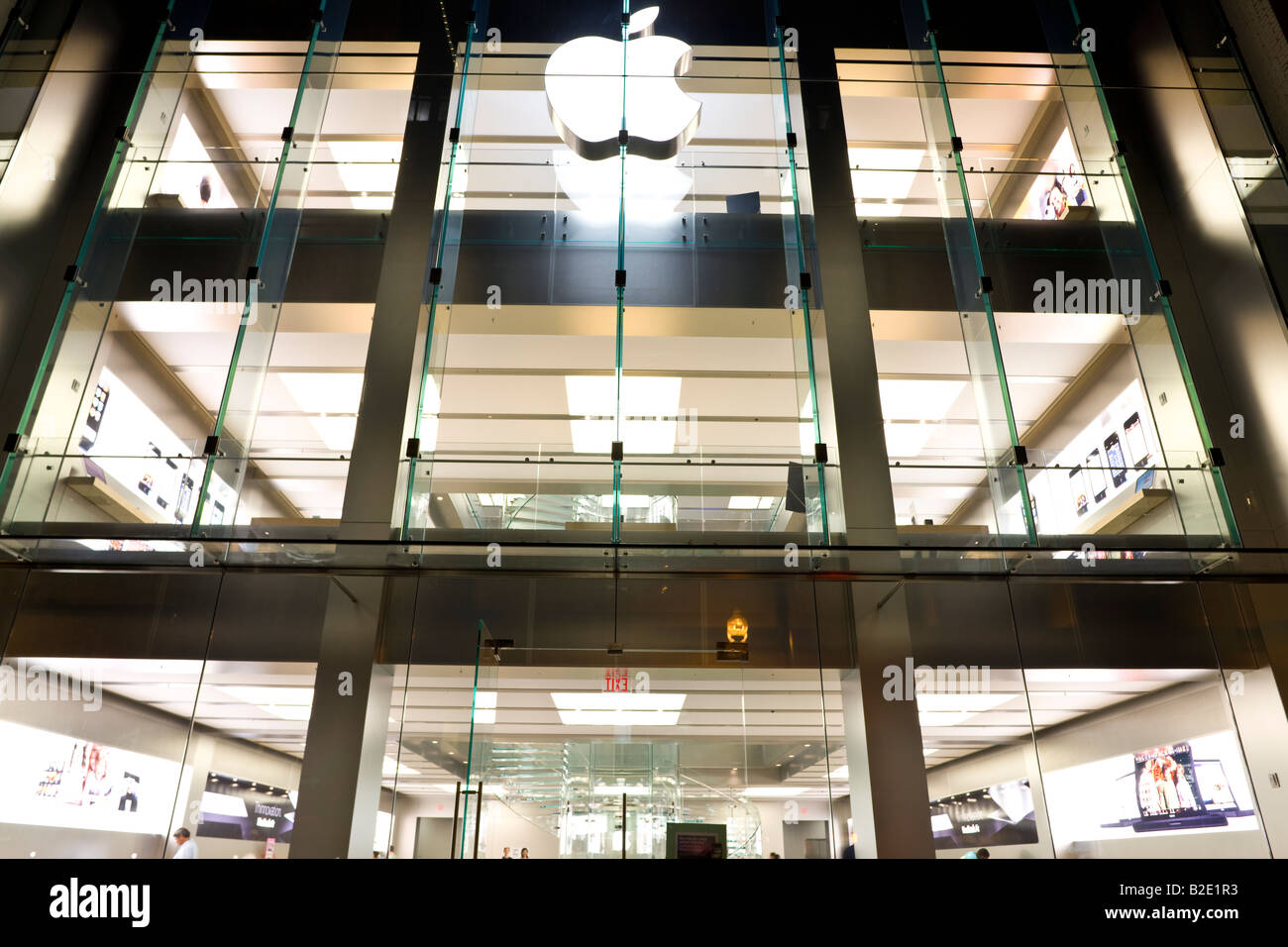 Apple store facade hi-res stock photography and images - Alamy