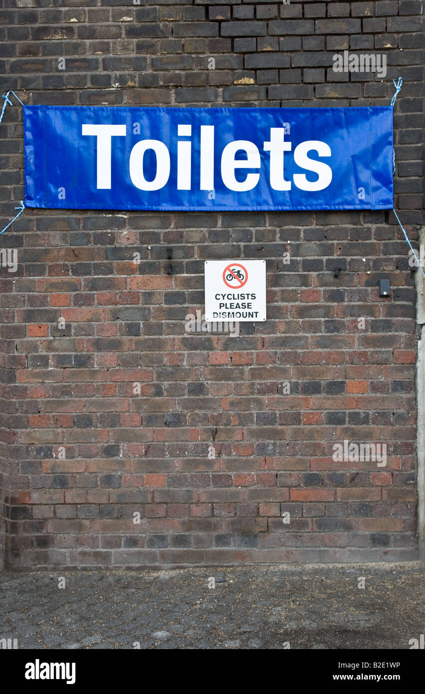 Sign for Toilets on a brick wall Stock Photo - Alamy