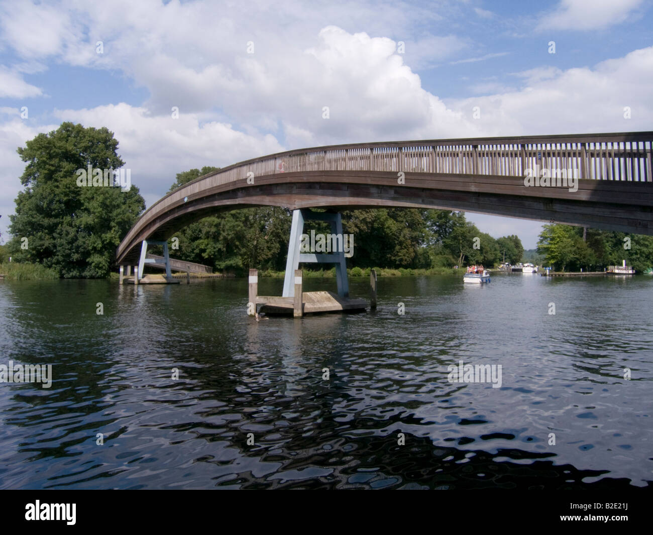 A view from the Thames Path over Temple Bridge, Berkshire, England, UK ...