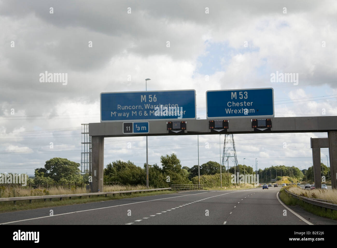 Motorway Signs Overhead Gantry Stock Photos & Motorway Signs Overhead ...