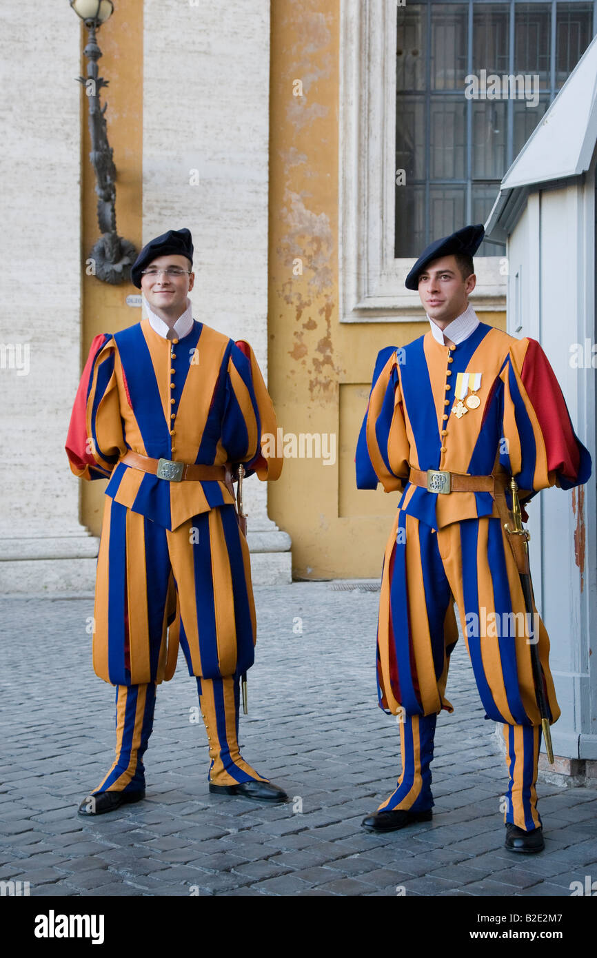 Swiss Guard at St Peters Basilica Vatican City Rome Stock Photo - Alamy