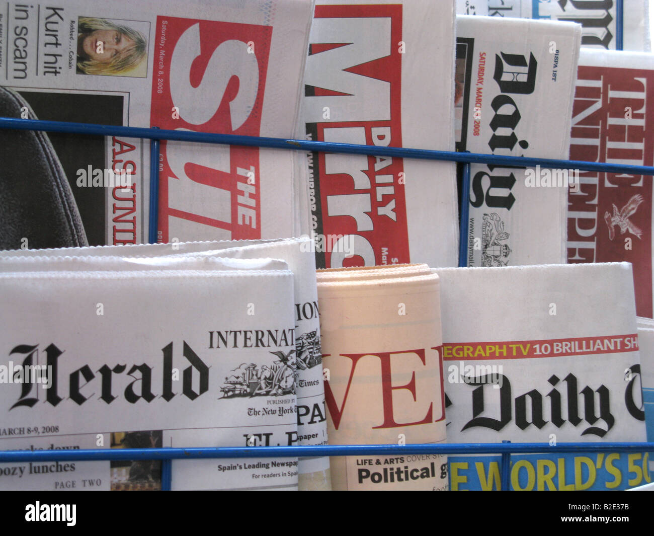 British tabloid newspapers hi-res stock photography and images - Alamy