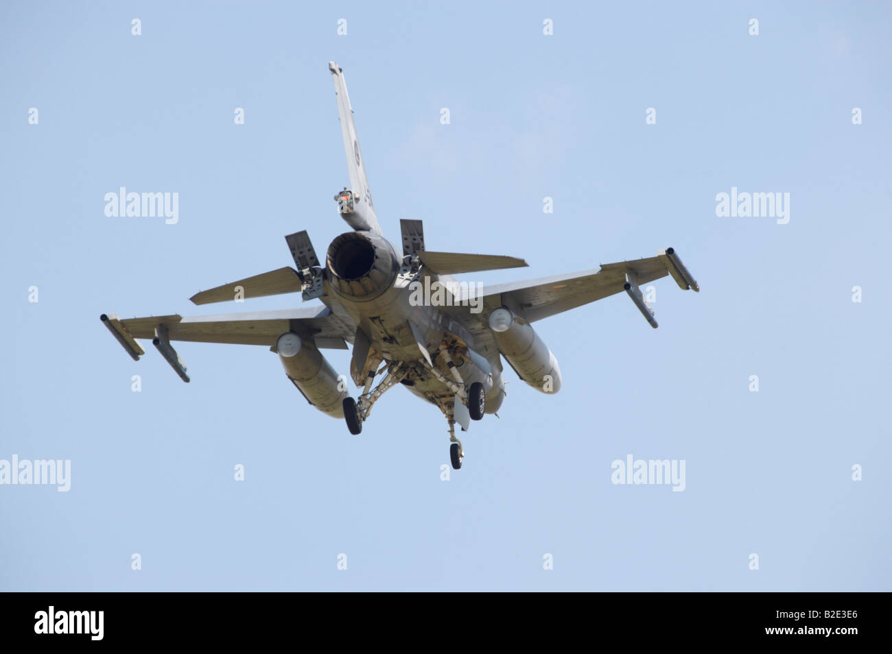 Lockheed F 16 Fighting Falcon Stock Photos & Lockheed F 16 Fighting ...