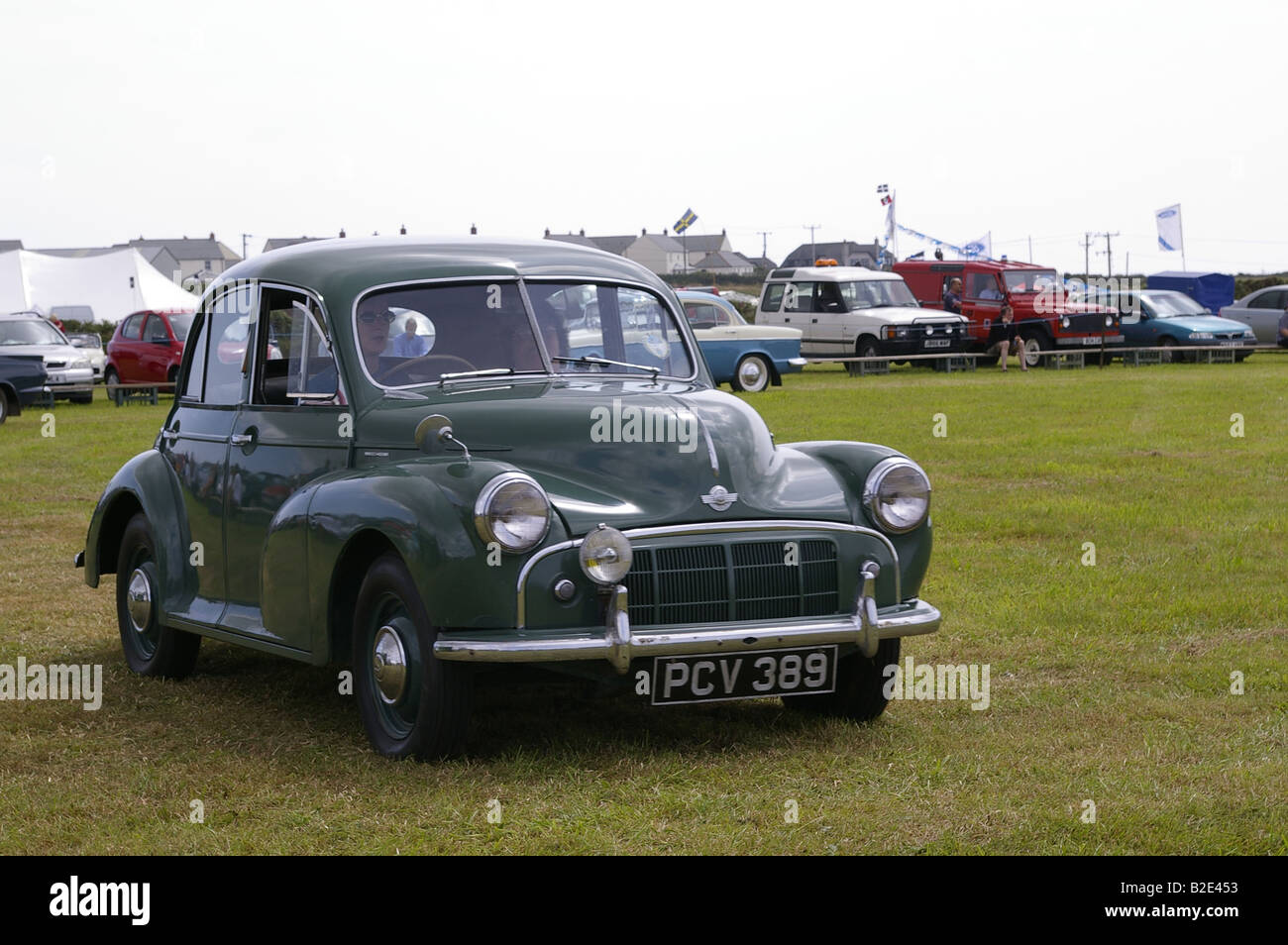 Vintage Morris Minor split screen Stock Photo - Alamy