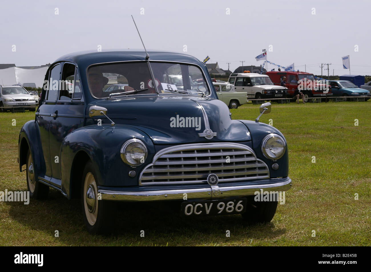 Vintage Morris Minor split screen Stock Photo - Alamy