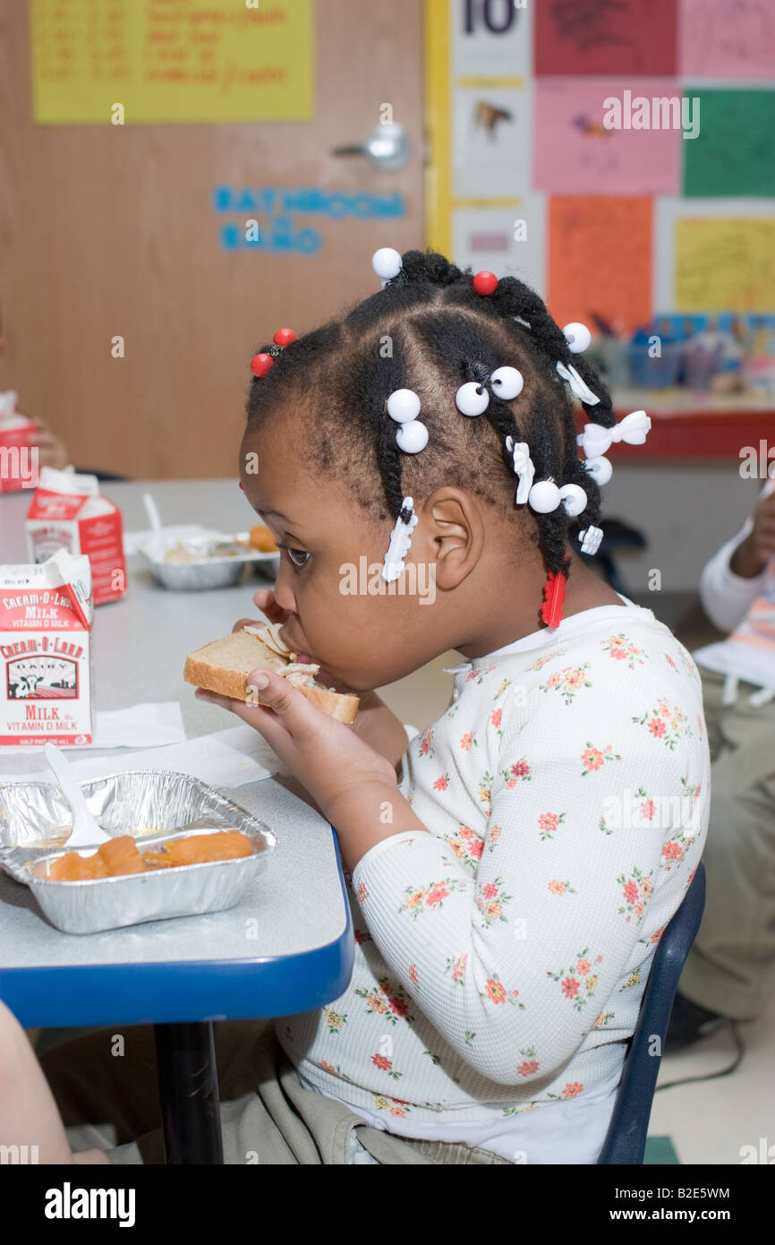 Eating lunch in school Stock Photo - Alamy