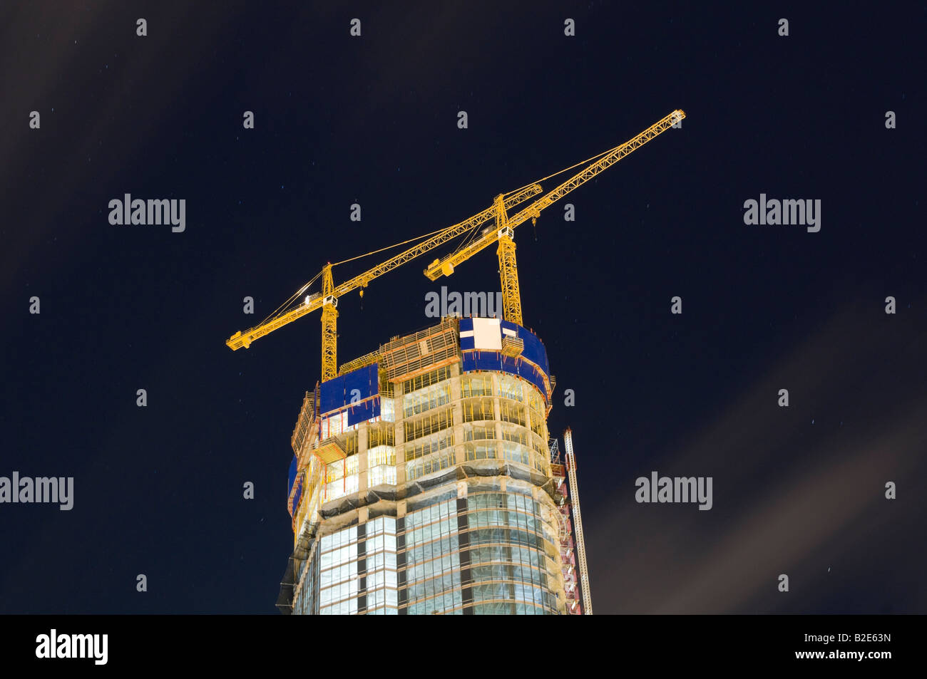 Skyscraper construction night hi-res stock photography and images - Alamy