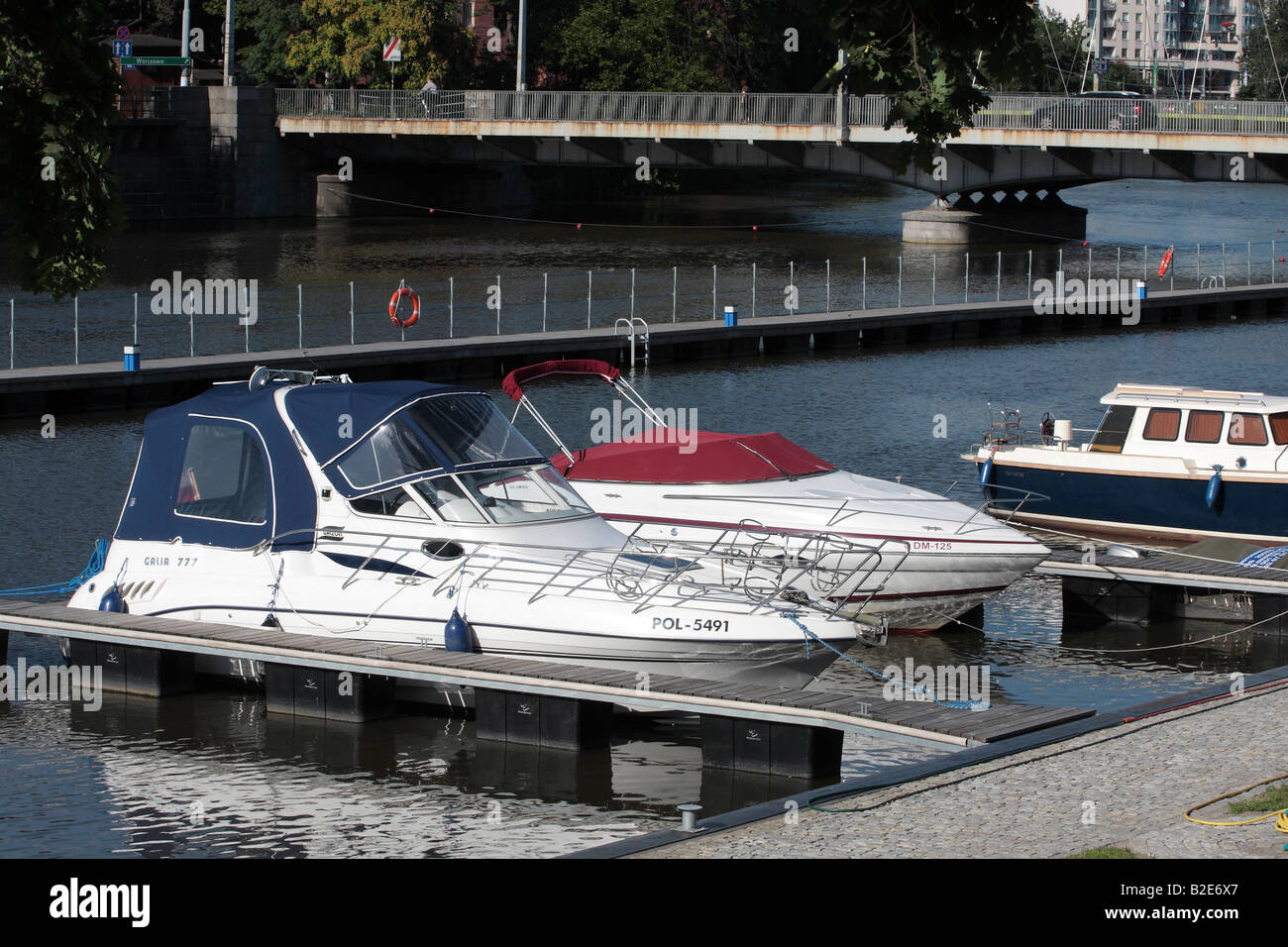 Wet boat dock hi-res stock photography and images - Alamy