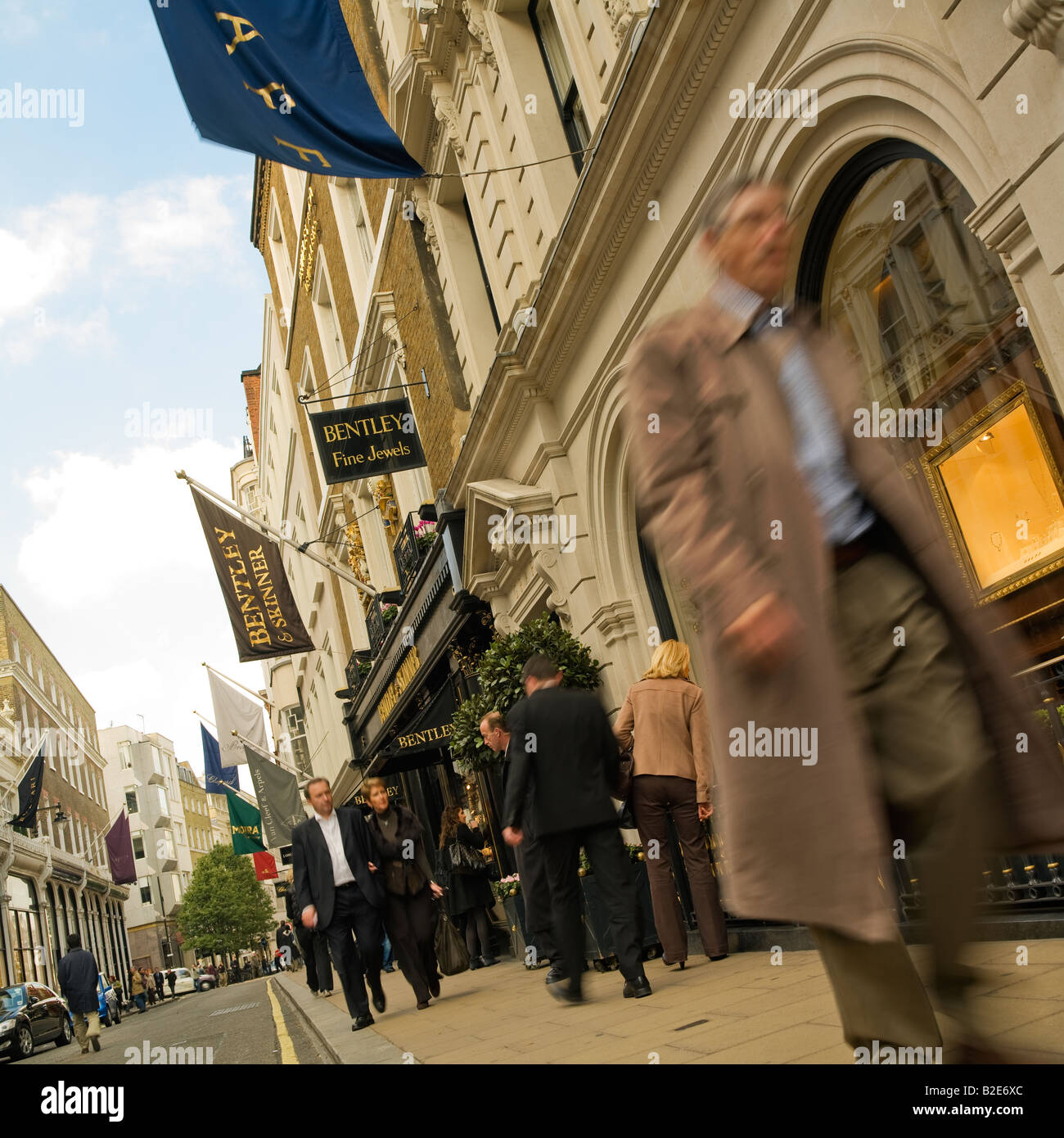 Bond street shoppers hi-res stock photography and images - Alamy