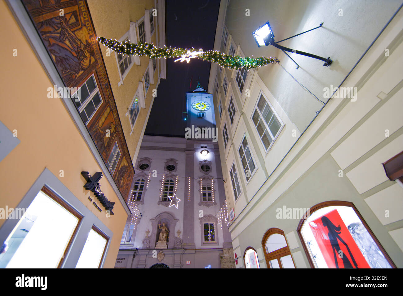 Lit up streets and roads hi-res stock photography and images - Alamy