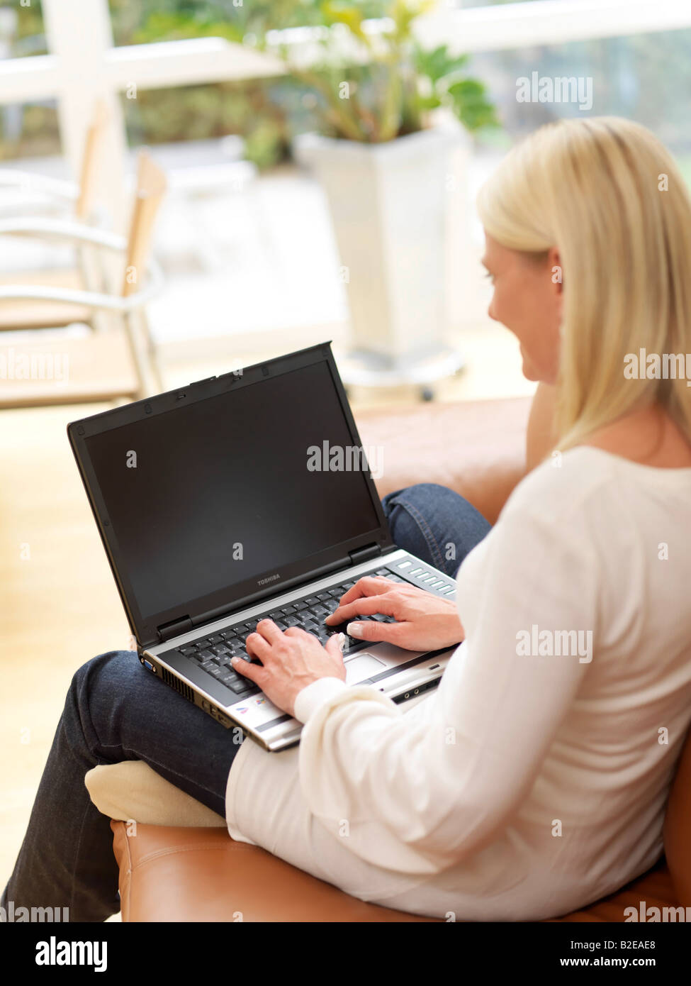Side view sideview seated sitting profile hi-res stock photography and ...
